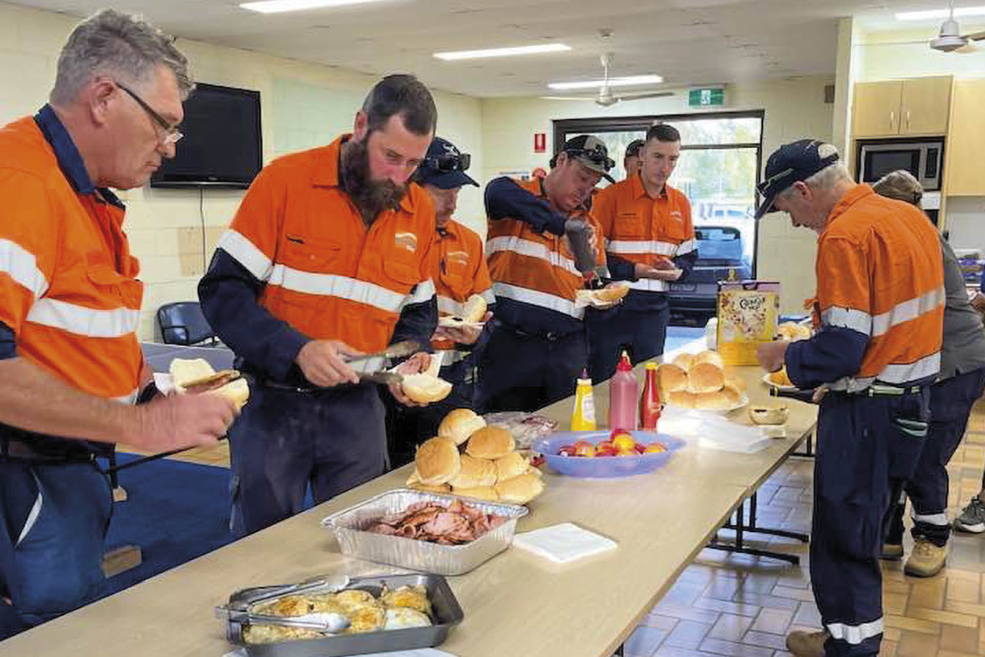 Rotary rallies to feed emergency crews • Rotary Down Under